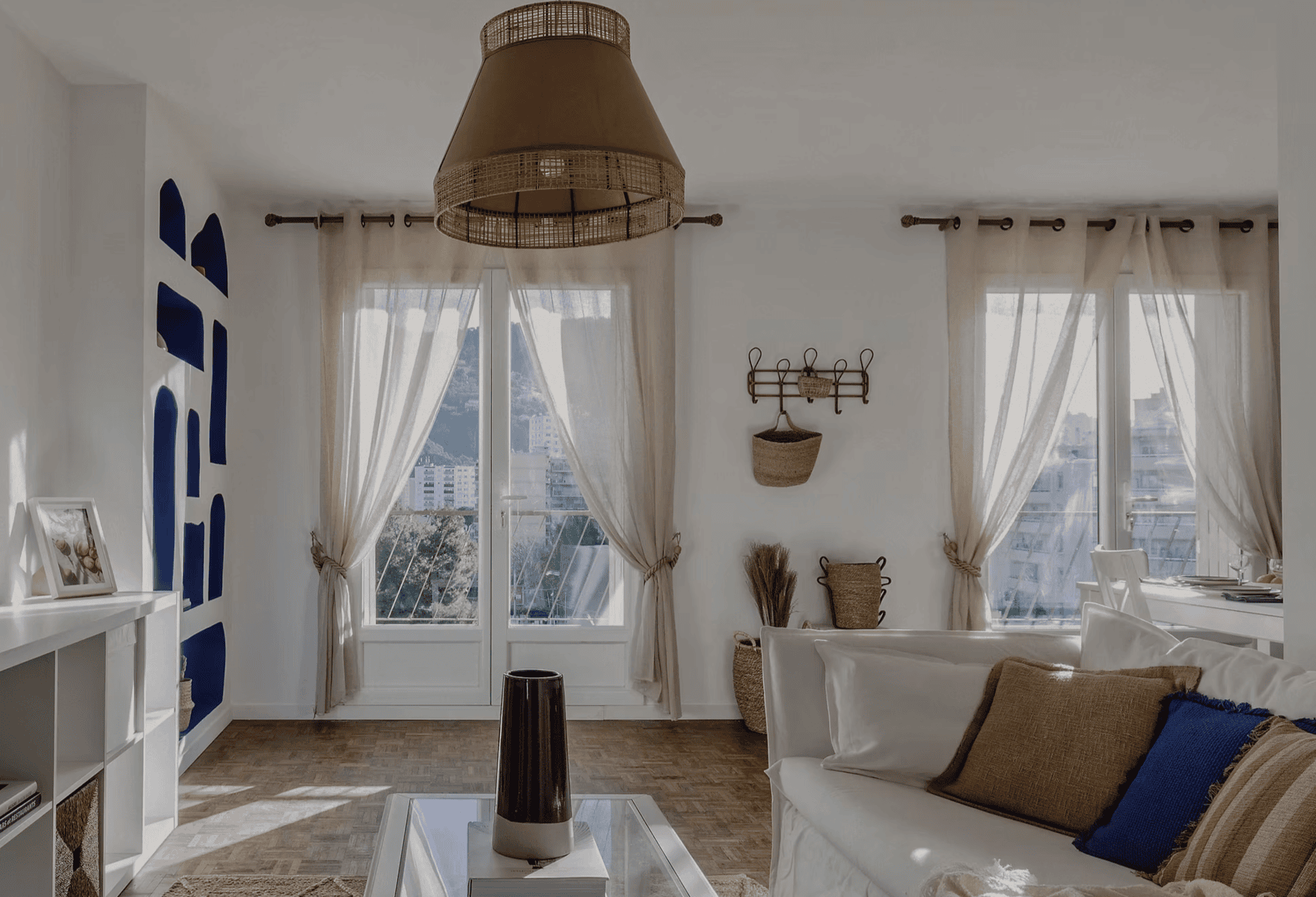 Le bleu profond : La couleur intense pour un intérieur sophistiqué