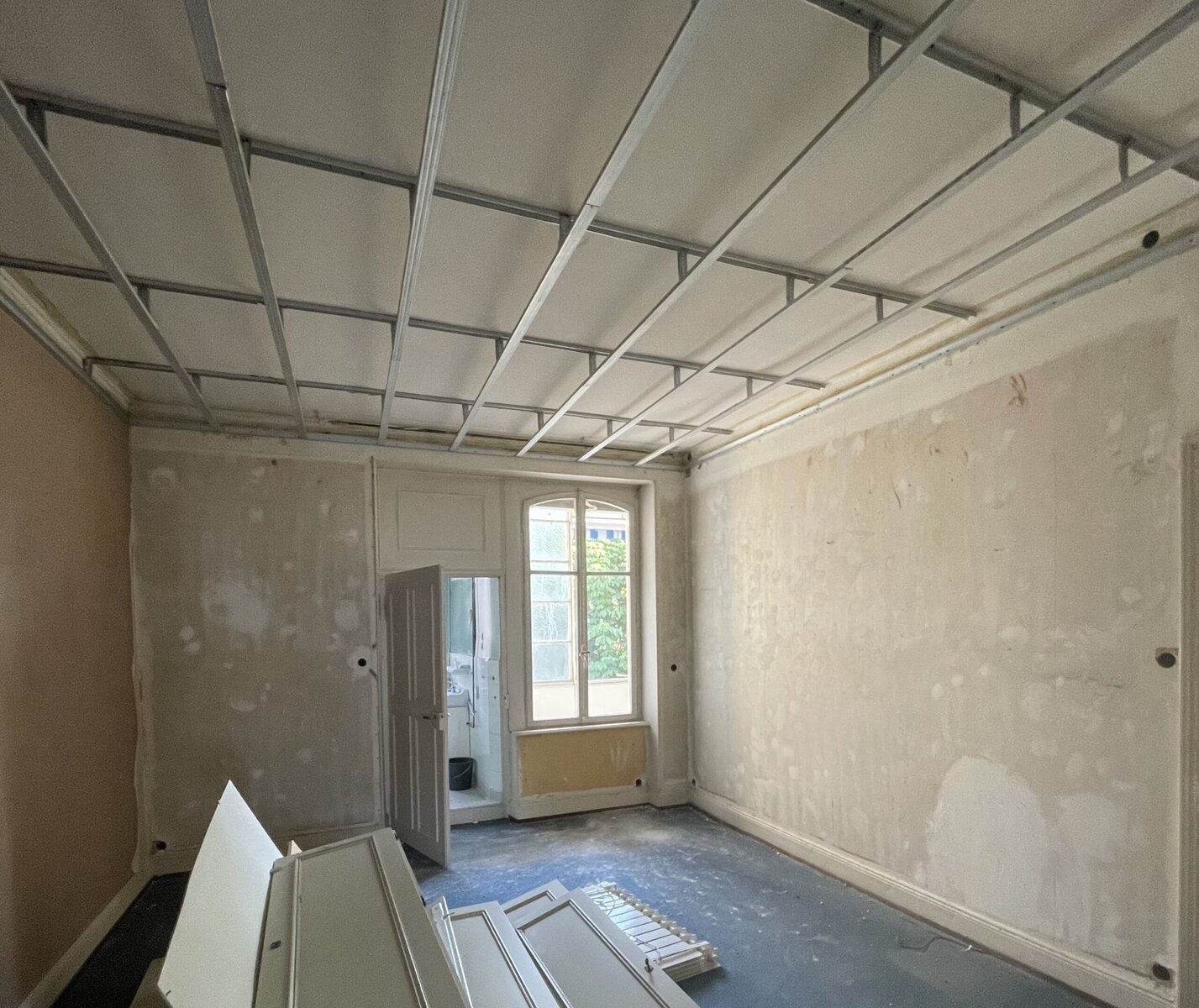 Prix au m2 d'un faux plafond : combien prévoir ? | Ynspir